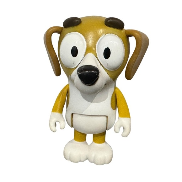 moose toys | Toys | Bluey Friends Honey Beagle 25 Toy Figure Moose Toys ...